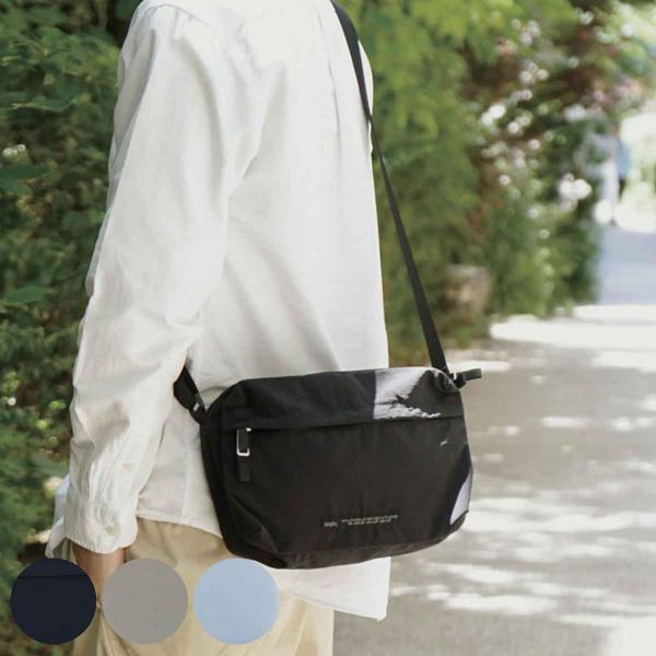 サイズ/約幅26×奥行9×高さ17cm（ショルダー含まない）容量/約3.5L内容量/1個材質/ナイロン種類/ブラック、スモークカーキ、ライトブルーグレー生産国/中国製●軽くて持ちやすく、身軽にお出かけできるショルダーバッグです。●内側にはポ...