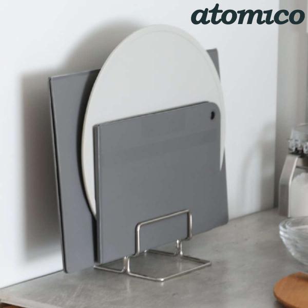 サイズ/約幅10×奥行10×高さ14cm重量/約95g内容量/1個材質/本体：ステンレス滑り止め・飾りパーツ：シリコーンゴム生産国/中国製●幅広いまな板の形状にも対応するまな板スタンドです。●洗ったまな板を立てて乾かすことで、スペースを有効...