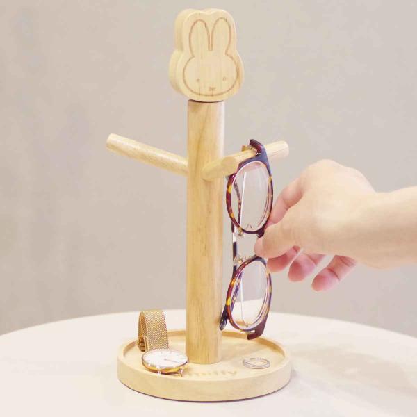 サイズ/約幅12.6×奥行12.6×高さ25cm※組立時内容量/1個材質/本体：天然木すべり止め：EVA生産国/中国製耐荷重/約350g（目安）※枝パーツ1本あたり●天然木の温かみと、ミッフィーのシルエットがかわいいミッフィーのマグカップス...