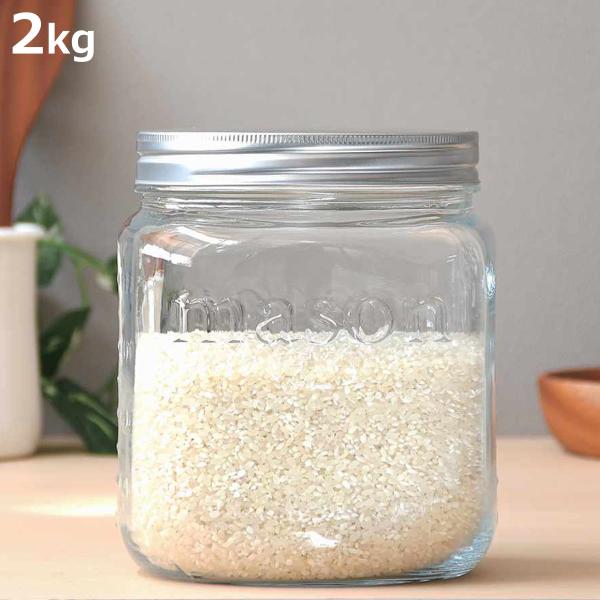 サイズ/約幅16×奥行16×高さ18.5cm容量/約3.2L内容量/1個生産国/中国製●アンティーク調のデザインがおしゃれなガラス製の米びつ2kg用です。●ガラス素材はにおい移りしにくく、中身の量もひと目で確認できるので使いやすいです。●広...