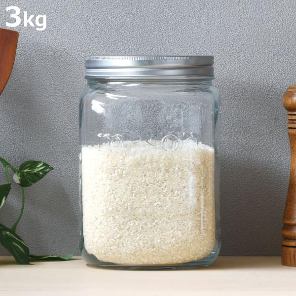 サイズ/約幅16×奥行16×高さ23.5cm容量/約4.2L内容量/1個生産国/中国製●アンティーク調のデザインがおしゃれなガラス製の米びつ3kg用です。●ガラス素材はにおい移りしにくく、中身の量もひと目で確認できるので使いやすいです。●広...