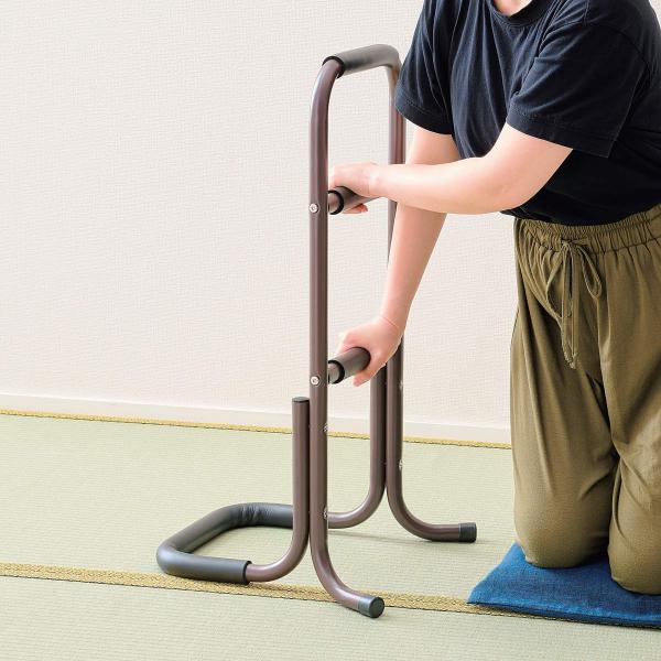 サイズ/約幅42.5×奥行39×高さ75.5cm重量/約1.8kg内容量/1個材質/本体：スチール（粉体塗装）グリップ：EVAキャップ：PVC生産国/中国製耐荷重/80kg●握りやすく滑りにくいグリップで、床や座椅子からの立ち上がりをサポー...