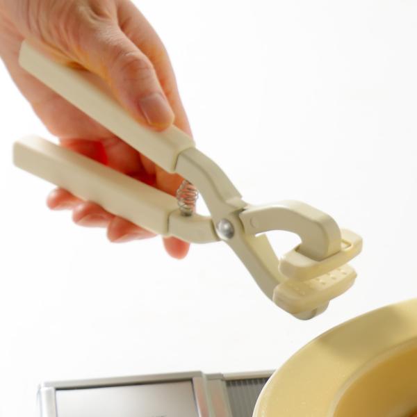 サイズ/約幅4.4×奥行18.5×高さ8.2cm重量/約150g内容量/1個材質/本体：アルミニウム合金（焼付け塗装）すべり止め：シリコーンゴムハンドル：シリコーンゴムバネ：ステンレス鋼生産国/韓国製食器洗い乾燥機/使用不可電子レンジ/使用...