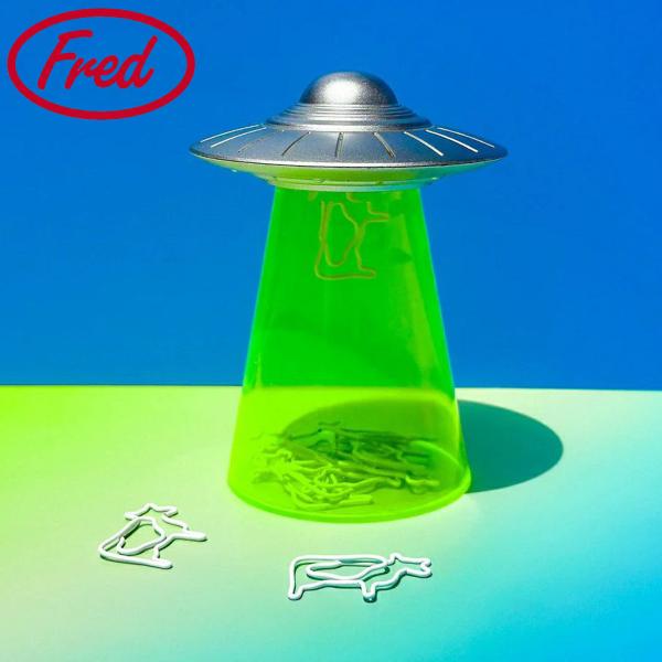 サイズ/約高さ9cm直径：約11.5cm内容量/セット内容：UFO型ホルダー、ケース、牛型クリップ（20個）材質/ABS樹脂生産国/中国製●SF映画のような世界観を感じる、UFO型のクリップホルダーです。●ドームケースの中には牛の形のクリッ...