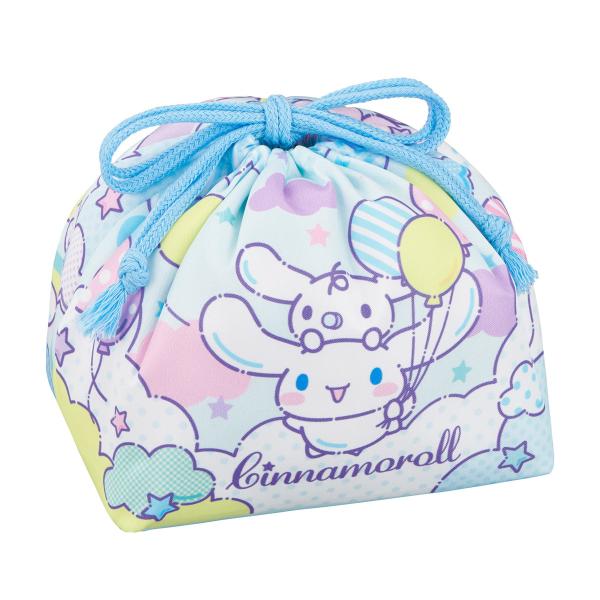 サイズ/約横27×縦16cm底：約16×12cm内容量/1個材質/綿100％生産国/日本製●シナモロールのイラストが入ったお弁当袋です。●2段のランチボックスなら、箸セットまで、1段のランチボックスなら箸セット、デザート容器まで入る大きさで...