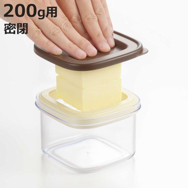 サイズ/約幅11.5×奥行11.5×高さ9.3cm重量/約187g内容量/本体、ワイヤープレート（バターカッター部）、フタ、ミニスケッパー：各1個材質/本体：AS樹脂バターカッター枠：ABS樹脂バターカッターワイヤー：18-8ステンレスフタ...