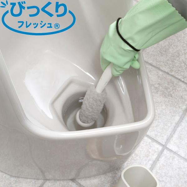 サイズ/全長約33cm重量/約52g内容量/1個材質/柄：ポリプロピレン毛：ポリエステル針金：ステンレスひも・コードストッパー：ナイロン生産国/日本製耐熱温度/80度●独自の特殊形状繊維を使用した、男性用小便器の目皿や排水口のお掃除に便利な...