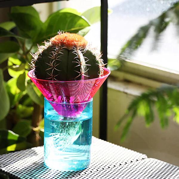 サイズ/約直径12×高さ13.8cm植え込み口：約3cm重量/約158g内容量/1個材質/ガラス生産国/中国製●ブルーとピンクのネオンガラスが神秘的な、水耕栽培用フラワーベースです。●上下セパレート構造で水替えが簡単に行えます。●オブジェと...