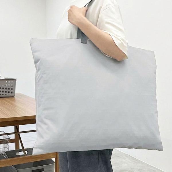 サイズ/約横60×縦50cm（持ち手含まず）内容量/1個材質/ポリエステル生産国/ベトナム製乾燥機/使用可能●持ち運んでそのまま洗えるランドリートートバッグです。●コインランドリーへの持ち運びに役立ちます。●洗濯ネットのバッグなのでそのまま...