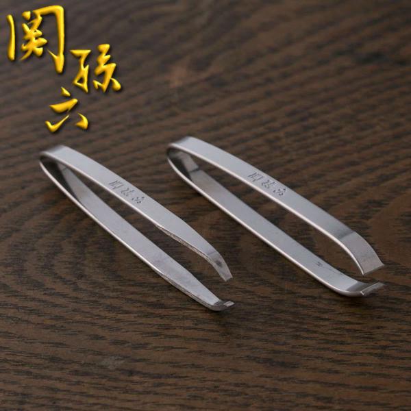 サイズ/先太タイプ：約全長6.5×高さ0.5cm先細タイプ：約全長6.5×高さ0.2cm内容量/2本（先太タイプ×1、先細タイプ×1）付属品：ポーチ材質/本体：ステンレススチールポーチ：合成皮革生産国/日本製●先太タイプと先細タイプの毛抜き...