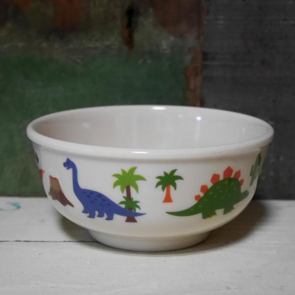 かわいらしくコミカルな恐竜のキャラクター達で、食事の時間が楽しくなるメラミン製お茶碗です。高さが浅めで指が届きやすく、フチに指を掛けやすい。小さなお子様でも扱いやすく、上手にこぼさず食べられます。サイズ：直径105×高さ48mm（約）容量：...