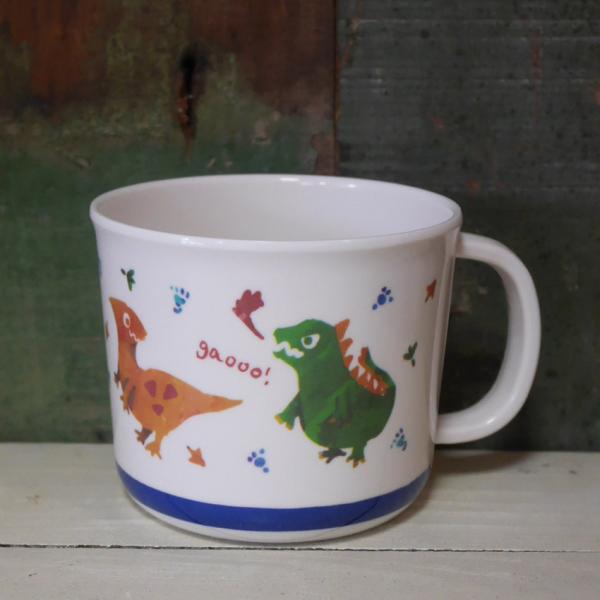 わくわくたのしいごはんの時間をキュートな動物達とすごせる、DECOLE(デコレ)のRegenbogen(レーゲンボーゲン)シリーズです。こちらはカラフルなきょうりゅうの柄が入ったメラミンカップです。メラミン製なので割れにくく、小さなお子様で...