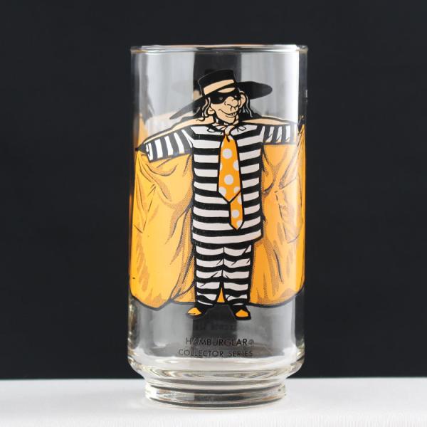 【スペック】サイズ：高さ 14.3×幅 7.1×奥行 7.1cm素材：ガラス容量：15oz 443ml（およそ）ブランド：McDonald's ／ マクドナルドキャラクター：Hamburglar ／ ハンバーグラーメーカー：Libbey リ...