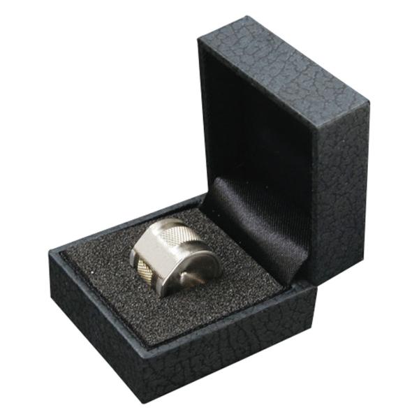 すり鉢状に窪んだ凹曲面部で指を左右にスイングするだけで、簡単に荒削りと仕上げ削りが可能。側面の平面部では直線削りができます。素材： ステンレス機能、性能： 荒削り・仕上げ削り・直線削り・爪裏磨き付属品、セット内容： 取説重量： 22g現品サ...