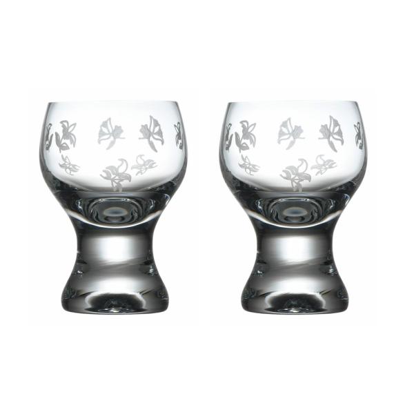 ステムが短く安定感のある愛らしいシェイプのグラスにダイアカットで小花をちりばめました。グラスの形は「ジーナ」と呼ばれるチェコで有名なデザインです。小さくてもどっしりとした台座が安定感もある、おしゃれなグラス２個セットです。サイズ（約）：口径...