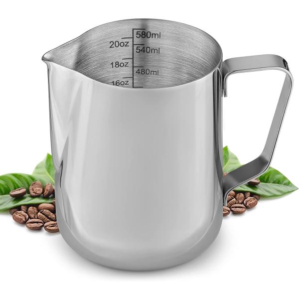 シンプルで美しいステンレス製のピッチャーです。ウォーター等、通常のドリンクや泡立てたミルク、クリームなどを提供するのに便利。内側に液量を図る目盛りがついているので、誰でも簡単にお使いいただけます。サイズ（約）：高さ11.4cm、最大径（注ぎ...