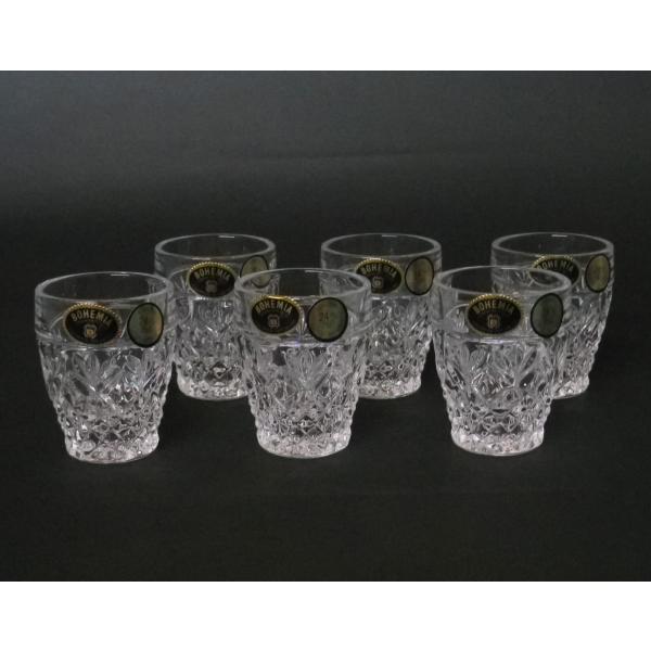 繊細なカットデザイン（ハンドカットではありません。）のかわいいショットグラス６個セットです。リキュール、冷酒、梅酒など少しずつお酒を楽しむグラスです。24%pboのクリスタルガラスなので、小さいながらも輝き、重量感も一味違います。サイズ（約...