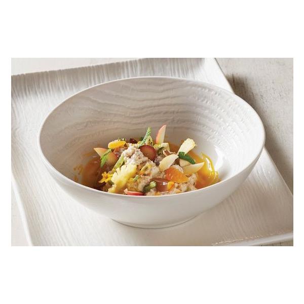 2015年発表された「アルボレッセンス」シリーズ。木が大地からエネルギーを得て、葉を大空へ、太陽へと大きく広げる・・・そんな自然が持つエネルギーや神秘性からインスパイアされました。 （ARBORESCENCE＝木、年輪）木のモチーフは職人の...