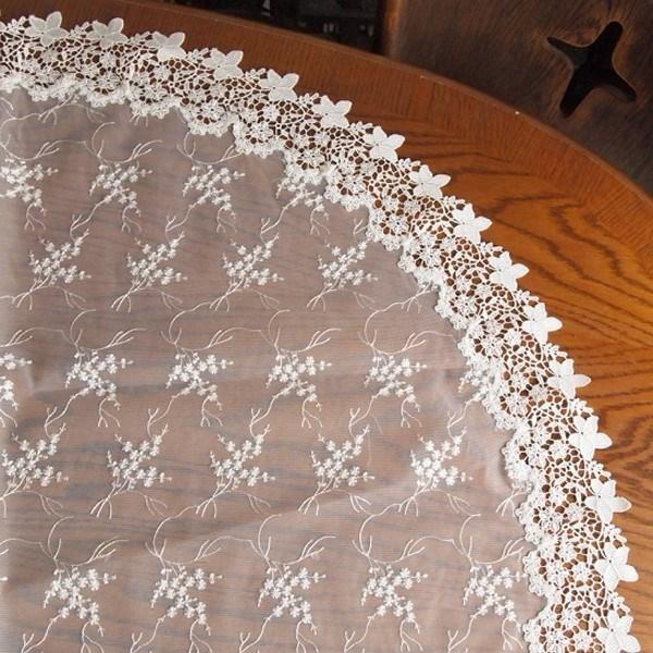 ◆ナチュラルレースの魔法♪◆透きとおったレース生地。見た目は大変繊細ですがしなやかに織りあげて、一面に小花ブーケの刺繍を施した素敵なレース作品です。生地の裾には豪華にギュピールレースを用いて生地に重みを持たせ、シルエットラインが美しく保てる...
