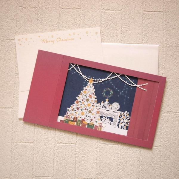 上品でおしゃれなクリスマスカードです♪プレゼントにメッセージを添えて♪レーザーカットが美しいレースのようなデザインで。飾って楽しんでいただけます。大人の気遣いにさり気なく使えます！サイズ：カード本体：111x160mm メッセージシート：8...