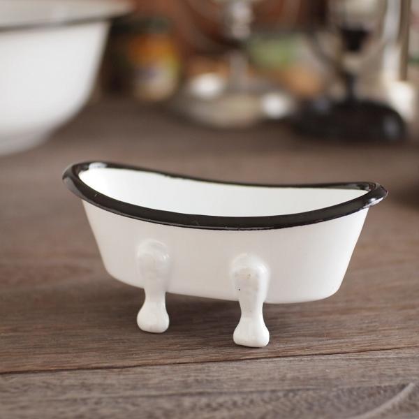 ノスタルジックな魅力が詰まった、エナメル ミニタブ す。おしゃれなバスタブのデザインが特徴的なこのソープディッシュは、洗面所やバスルームに可愛らしいアクセントを加えます。ホーロー素材の、清潔感のある仕上がりが魅力です。小物入れにしたり、小さ...
