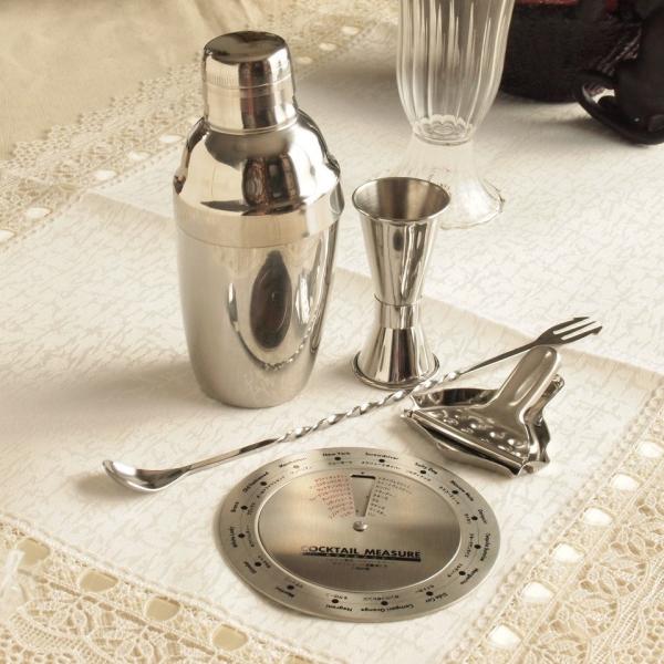 おうちでおしゃれに美味しいカクテルを作りましょう♪嬉しいカクテルバーセットです！・目盛りを合わせるだけで16種のカクテルレシピがわかる、バーマスター・混ぜて冷やして♪カクテルシェーカー250ml・背の高いグラスにも対応！バースプーン240m...