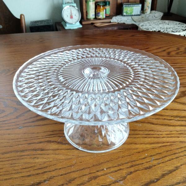 アンティーク風ノスタルジックで味わい深いガラス容器♪色々な用途で、おしゃれに使用できます。シンプルでお部屋や玄関などにディスプレイしたらかわいいですね♪季節を選ばず使える素材だから出番が多くなる便利ものです！アンティーク調のガラスの器は、懐...