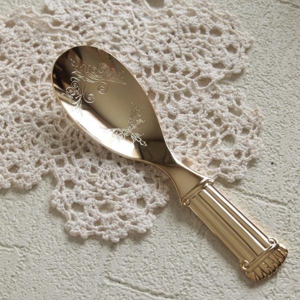 カトラリー アンティーク調レリーフが素敵なティーサーバーです。ゴージャスなデザインで優雅にお茶会を開きましょう♪材質は錆びにくくて安心のステンレスです。ティーテーブルのセッティングが楽しくなるカトラリー。お客様にも自慢できちゃいそうですね！...