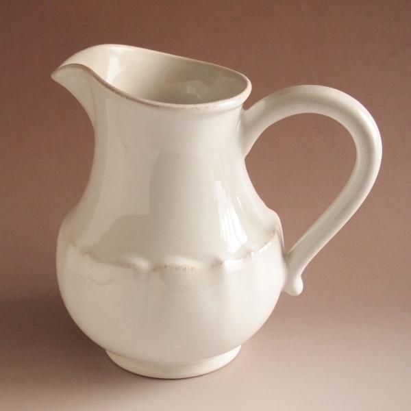 落ち着いた大人のための、ポルトガル食器、コスタ・ノバ！中でも優雅でアンティーク調で人気のシリーズ。どっしりとした安心感のある重さ。アンティーク調のデザインがインテリアの素敵なアクセントに♪お花を飾るととても華やかです。ちょっと自慢できちゃう...