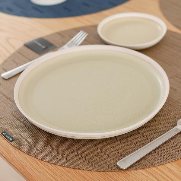 ■商品仕様□商品番号“hiiro / ヒイロ”つき プレートL(φ225mm)  / t-k-thi007ye□サイズ   ・φ225mm×H19mm□素材   ・陶磁器□備考   ・サイズに多少の誤差がある場合がございます。   ・ご覧頂...