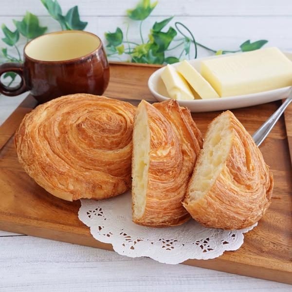 バターの風味豊かなしっとり口どけの良いデニッシュです。■入数：1ケース18個入り■製品重量：約70g/1個■賞味期間：製造日より60日(※出荷時に賞味期間［残40日］以上の商品をお出しいたします。表示日数にはお届けに必要な日数も含まれており...