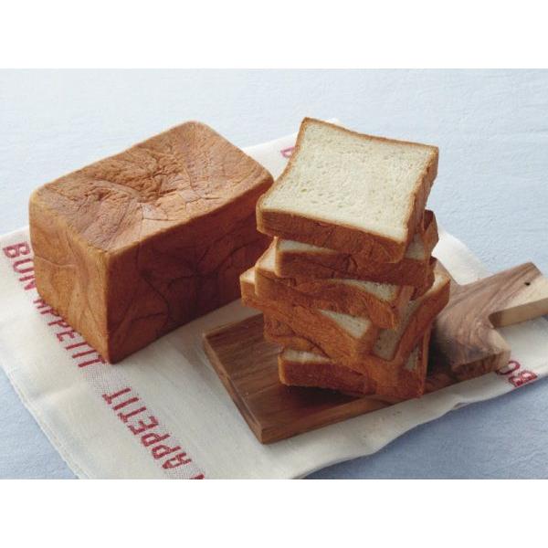 人気の高い食パン（1.5斤）×2本入り。手造りの為予約限定です。【通販限定・予約商品】毎月15日と月末に予約締切、締切から10日前後で商品をお届けします。※通常商品と一緒にご注文の場合は予約商品にあわせてのお届けが基本となります。※写真はイ...