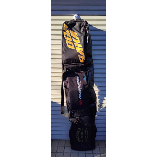 〜ご覧いただきありがとうございます〜※値下げ不可※OGASAKA オールインワン/2輪キャスター付きスキーケース◆商品の状態◆所々に傷や汚れあり。商品の状態は写真でご判断お願いします。175cmまでの収納が可能です（寸法はあくまで目安として...