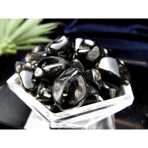 ■サイズ・重さなど：1袋約200g 大サイズ 約12mm-25mm■産地・原産国：チベット産■グレードなど：AAA■名称など：黒水晶(モリオン)■商品説明：希少！チベット産の黒水晶(モリオン)のさざれチップです！黒水晶は魔除け・厄除けに強力...
