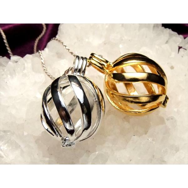 ■サイズ：☆本体サイズ縦30mm 幅23mm。 中に約14mmまでの天然石が入ります。■素材：真鍮■量（入り数）：１個■商品説明：激安副資材ストーン入れ替えペンダント【ケージ型】お好みのビーズ石や丸玉を入れられるペンダント入荷いたしました約...