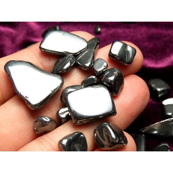 ■サイズ・重さなど：粒の大きさ 約4mm-20mm 、100gパック。■産地・原産国：-■グレードなど：-■名称など：-■商品説明：高純度 テラヘルツ鉱石・さざれ話題のテラヘルツ鉱石が激安入荷です！健康系の云われで人気の高いテラヘルツ鉱石！...