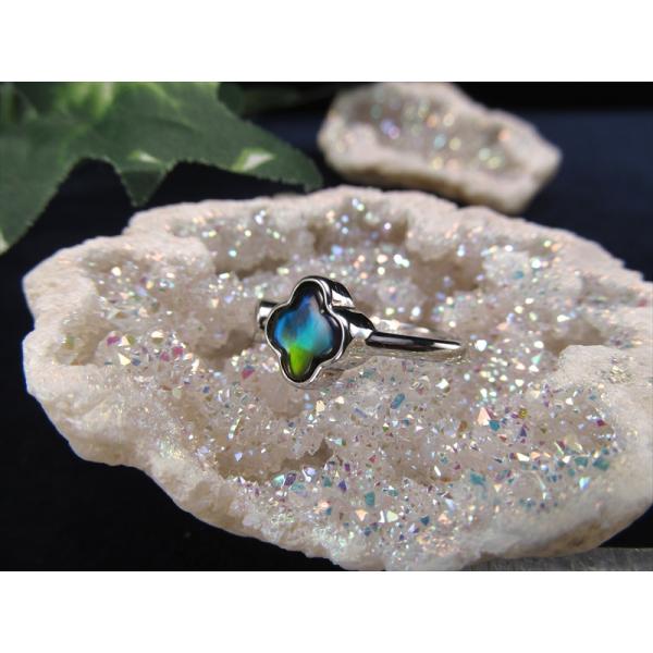 ■サイズ・重さなど：ハーフカット 1個売り 重さ 20g-30g■産地・原産国：モロッコ産■グレードなど：■名称など：水晶 ジオード(昌洞) ■商品説明：水晶 ジオード(昌洞) クラスター １個売り超お買い得！キラキラ感たっぷりな水晶ジオー...