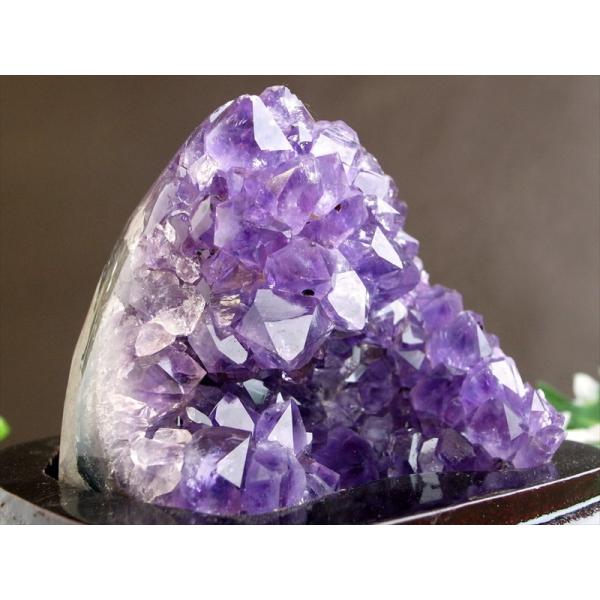■サイズ・重さなど：幅 123mm×108mm 高さ103mm 重さ 549.5g(高さと重さは台座込みです)■産地・原産国：ブラジル■グレードなど：3A■名称など：アメジスト クラスター■商品説明：アメジスト【紫水晶】は、真実の愛を教えて...