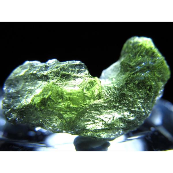 ■サイズ・重さなど：幅 19mm×11mm 重さ 1.2g ■産地・原産国：チェコ共和国産■名称など：モルダバイト/モルダウ石■商品説明：大特価のモルダバイト原石を入荷！！ クッション付きルースケース付きでこのお値段。ナチュラルな原石ならで...