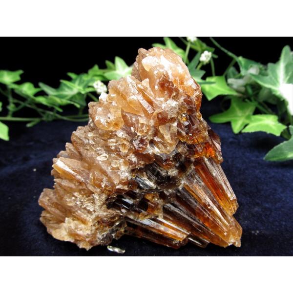 ■サイズ・重さなど：サイズ 77mm×83mm×70mm 重さ 306.5g■産地・原産国：中国産■名称など：メープル アンバー カルサイト (方解石) 結晶 原石■商品説明：珍しい形状のカルサイト結晶原石が入荷致しました！！艶感＆透明感の...