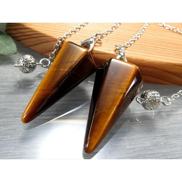 ■サイズ・重さなど：縦約35mm-40mm。■名称など：タイガーアイ【虎目石】ペンデュラム■商品説明：定番型の6面カット！ダウジングペンデュラムが入荷しました！ダウジングチェーンは取り外しが出来、ストラップやペンダントトップにもなります！！...