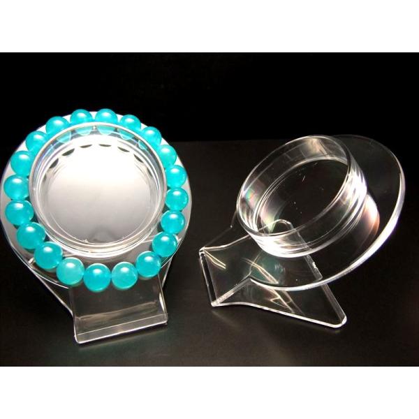 ■サイズ・重さなど：横約75mm× 90mm / 高さ約60mm。ブレスは掛ける円形部分の直径 約50mm。■商品説明：【ブレスレット用ディスプレイ台座】ブレスレット用の撮影や展示に最適なディスプレイ台座が入荷致しました！！お店のディスプレ...