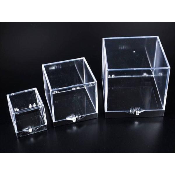 ■サイズ：高さ約6.8cm×幅約6.8cm×奥行き約6.8cm■商品説明：【プラスチック製のディスプレイケース】万能なシンプルクリアケースです！コレクションケースとしてぴったりなシンプルデザイン！開閉も簡単にでき、移動やお掃除も楽々簡単にし...