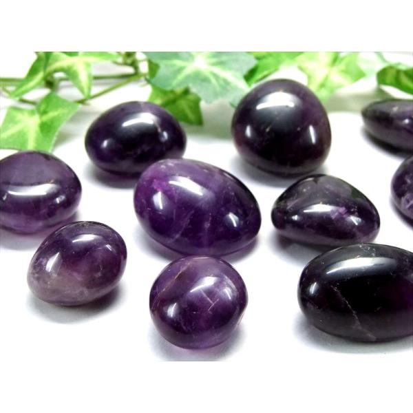 ■サイズ・重さなど：一袋約100g 約5-8個入り■産地・原産国：ブラジル産■名称など：アメジスト タンブル 詰合せ■商品説明：深いパープルが美しいアメジストタンブルを入荷しました。アメジストはローズクォーツなどとならび恋愛運の代名詞と知ら...