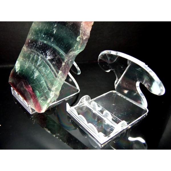 ■サイズ・重さなど：高さ50mm、底面の幅 59mm×46mm。■商品説明：天然石プレート用 台座有りそうで無かった、プレート形状専用の台座です！撮影に使用した原石は、フローライトのプレート状原石です（付属はしません）、この様な透明感の有る...