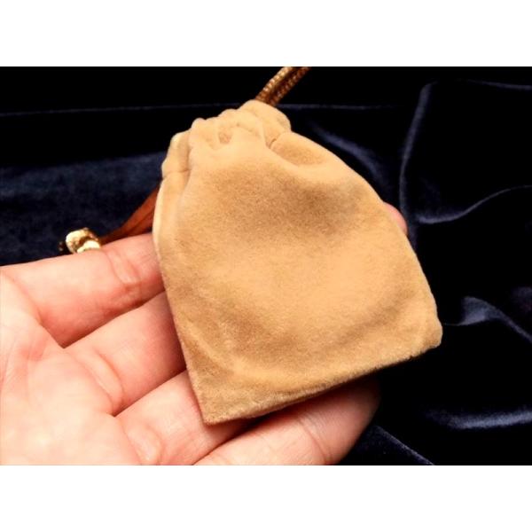 ■サイズ・重さなど：Sサイズ、縦約6.5cm横約5cm。※平置き寸法です。ロットにより若干の誤差はございます。■名称など：ベロア調 天然石持ち歩き用ポーチ(ベージュ)■商品説明：ベロア調で高級感のある天然石持ち歩き用ポーチ今までなかったペン...