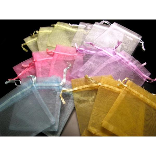 ■サイズ・重さなど：Sサイズ: 縦約8.5-9.5cm横約6.5-7.5cm(平置き寸法。若干のサイズの誤差はございます。)■商品説明：ブレス用オーガンジー袋、小ぶりなブレスレット＆ペンダントトップにピッタリのSサイズ。 必需品ですね！ご要...