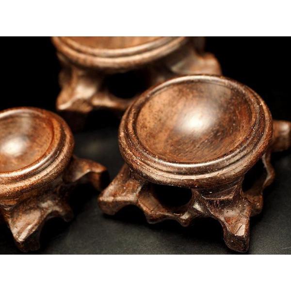 ■サイズ・重さなど：Lサイズ 円部分直径約50mm×高さ約22mm。■名称など：丸玉用木製台座 ブラウンカラー■商品説明：大人気の天然石丸玉用の天然木製台座が入荷いたしました！！丸玉はインテリアとして、また風水やパワーストーンの分野でも人気...