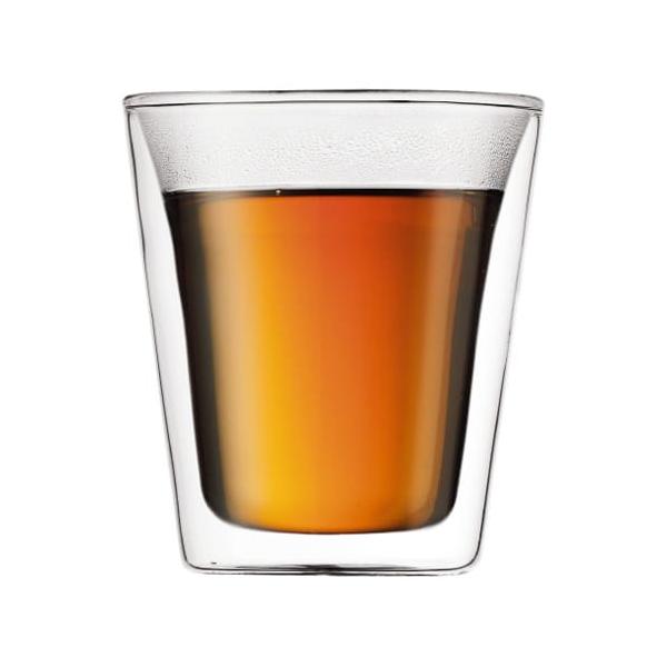 ダブルウォールとは、二層ということ。つまり、このグラスの側面は二重になっているのです。中間層に空気を含んだガラスは、外気による中の温度変化を防ぐ効果的な断熱材となります。一般のグラスに比べ、グラスを持つ手の体温や、空気による飲み物の温度変化...