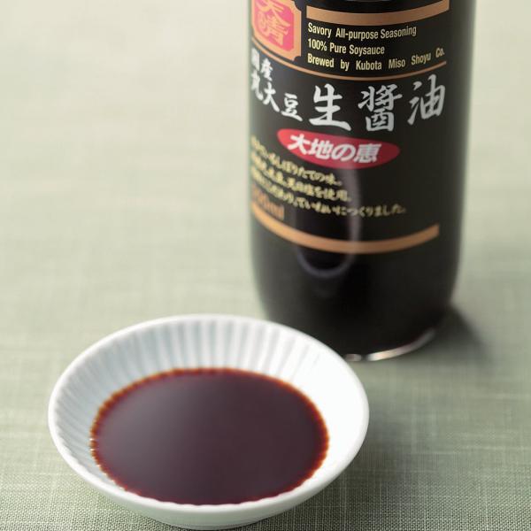 熟成させたもろみをしぼった国産丸大豆醤油。丸大豆特有のまろやかな味わいと、熱処理をしていない豊かな生醤油の香りを食卓でお楽しみください。■仕様： ・内容量：500ml×6・賞味期限：常温365日・特定原材料：小麦